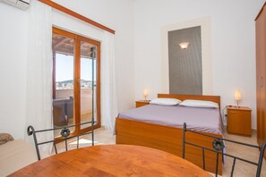 Apartamento, 1 cama de casal e sofá-cama | Wi-fi grátis, roupa de cama fornecida 