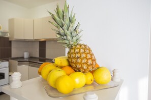 Apartamento, 1 cama de casal e sofá-cama | Cozinha privada | Uma placa de cozinha, utensílios de cozinha 