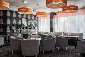2 bares/lounges, este bar no terraço do hotel 