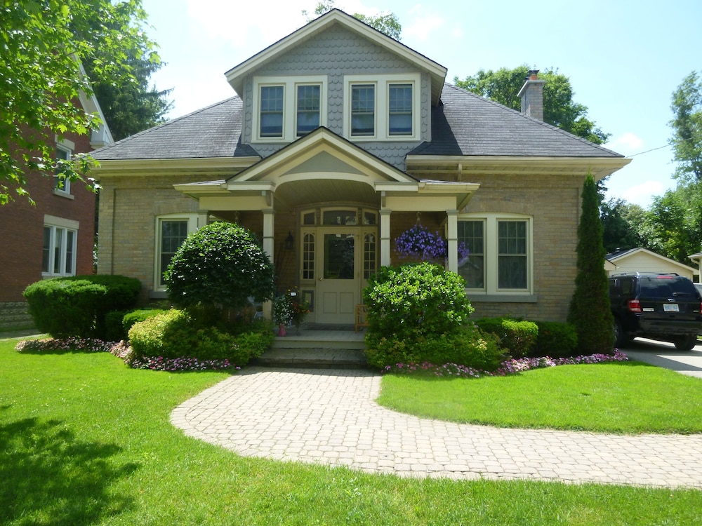Cottage On Caledonia Bed & Breakfast - Ontario