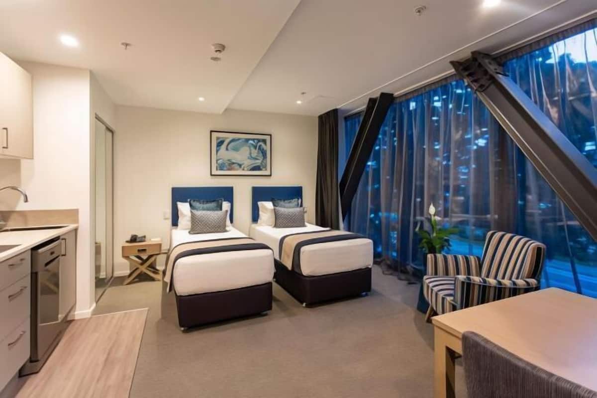Cortinas blackout, quartos à prova de som, ferros/tábuas de passar roupa
