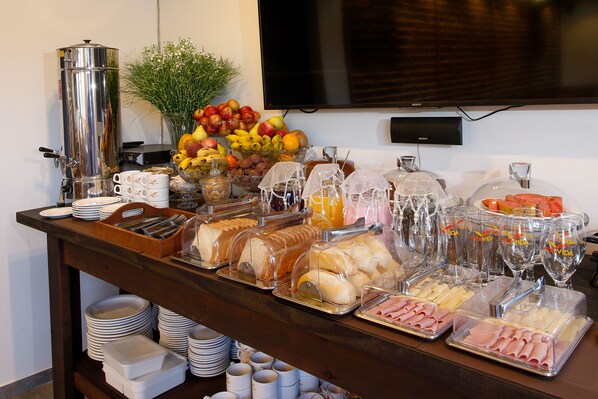 Pequeno-almoço tipo buffet diário incluído