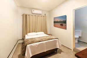 Ferro/tábua de engomar, Wi-fi grátis, roupa de cama fornecida