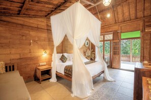 Quarto luxo, terraço, vista para o jardim | Frigobar, cofres nos quartos, escrivaninha, quartos à prova de som