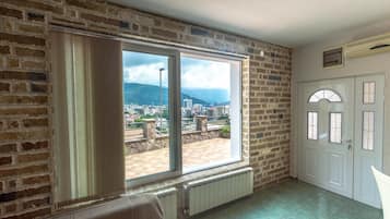 Apartamento conforto, vista para o mar | Escrivaninha, ferros/tábuas de passar roupa, berços grátis