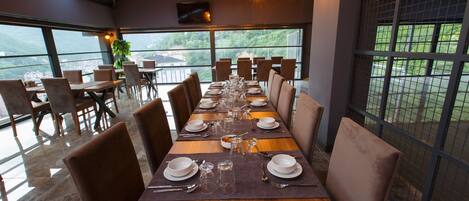 Café da manhã, almoço e jantar; culinária turca