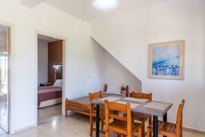 Apartamento, 2 quartos | Sala de estar | TV plasma 