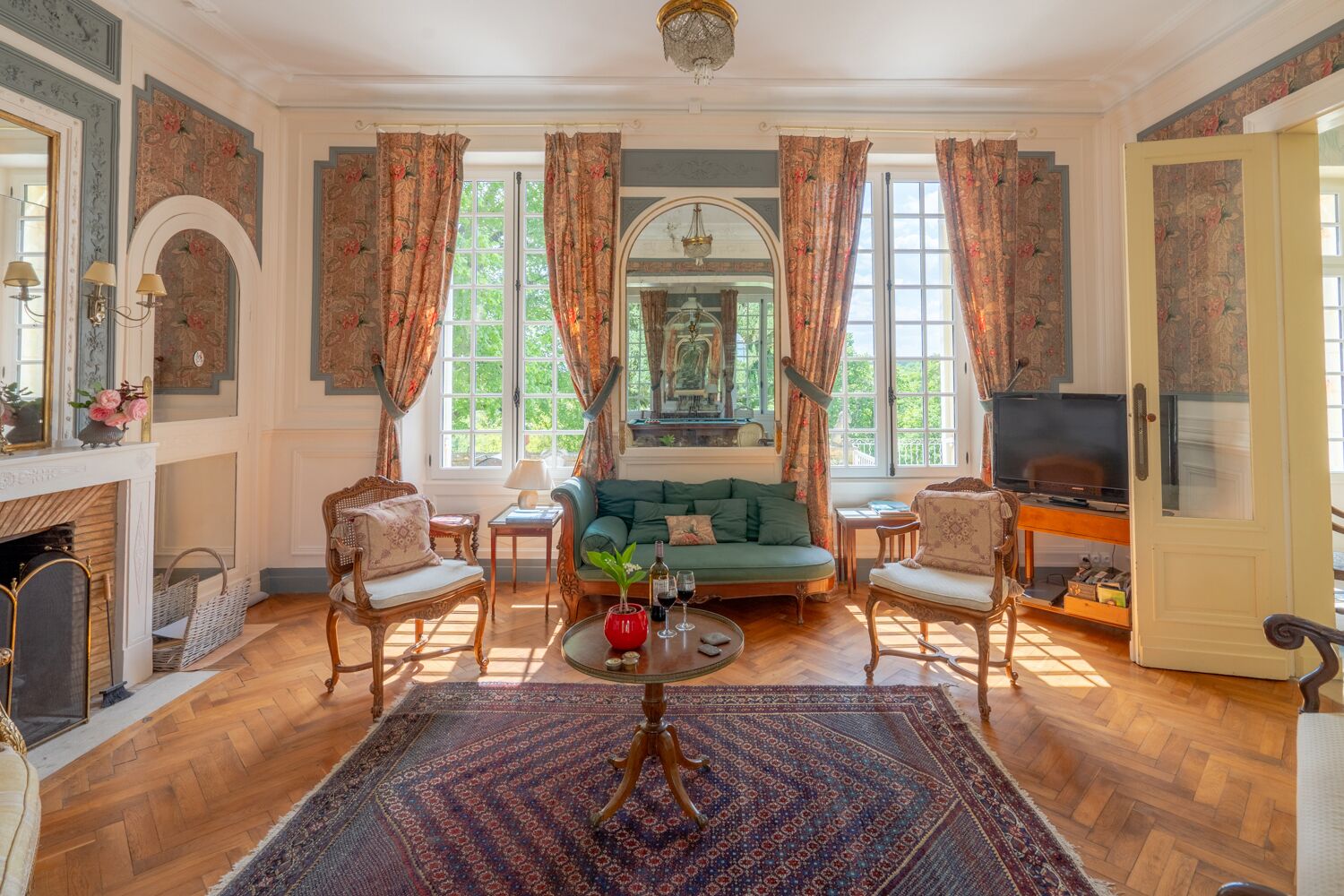 Joli Château Du Xviiième Au Sein Du Vignoble Bordelais.\ngite Rural - France