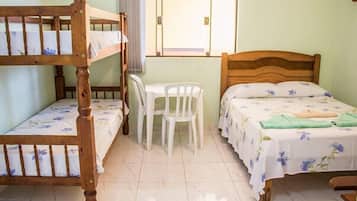 Apartamento Básico | Cortinas/cortinados opacos, ferro/tábua de engomar, Wi-fi grátis