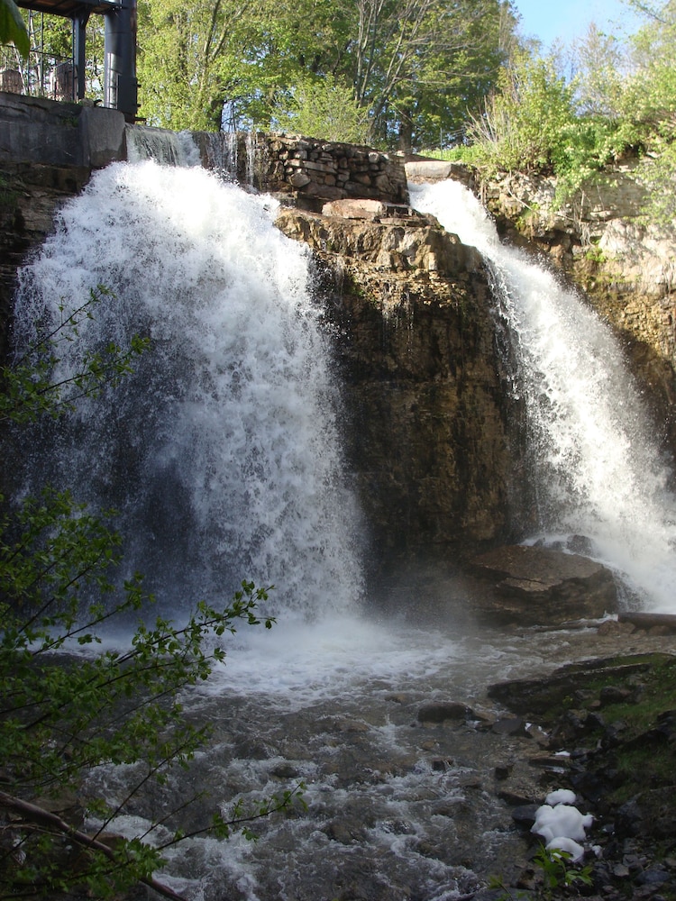 The Falls Inn - Walters Falls - Meaford