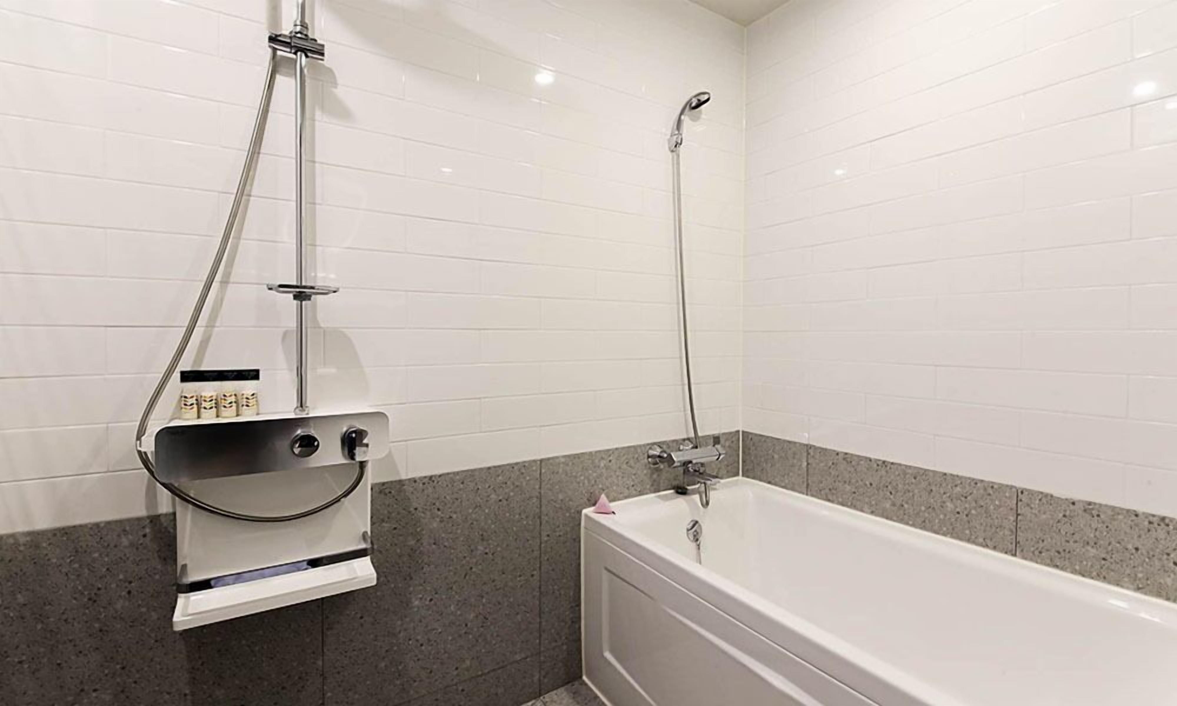 Quarto Twin Deluxe | Com decoração personalizada, com mobília individualizada, Wi-fi grátis 