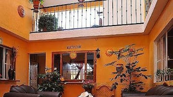 Área de estar no saguão