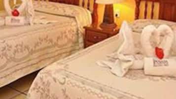 Quarto quádruplo, 2 camas de casal | Wi-Fi de cortesia, roupa de cama