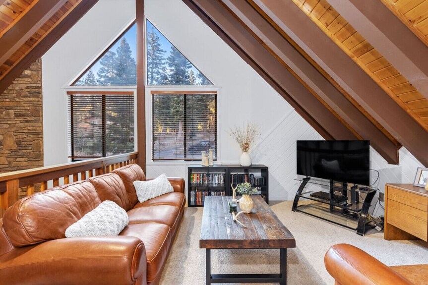 Beat The Summer Crowds! Mountain Solitude Minutes From Village - Nevada