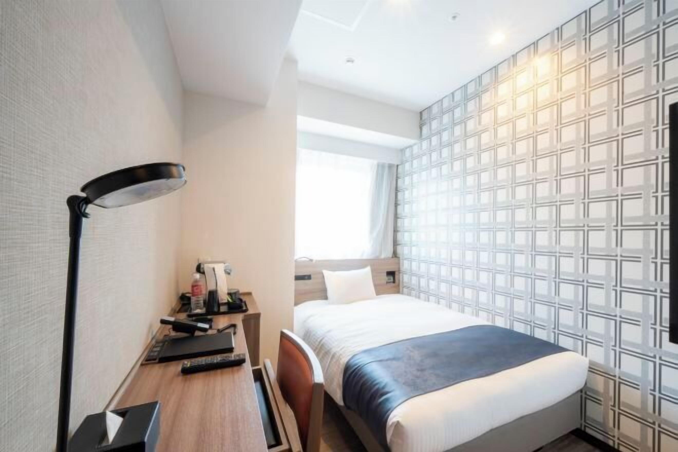 Roupa de alta qualidade, edredões de penas, cofre no quarto 