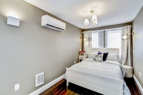 Classic Bright Unit Along Schuylkill River Trail - Philadelphia, PA