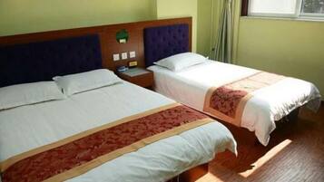 Quarto Familiar | Secretária, cortinas/cortinados opacos, Wi-fi grátis