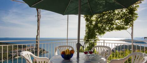 Apartamento, várias camas | Varanda