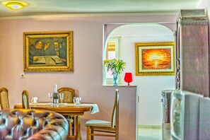 Apartamento, várias camas | Cozinha privada | Fogão, cooktop, cafeteira/chaleira, torradeira