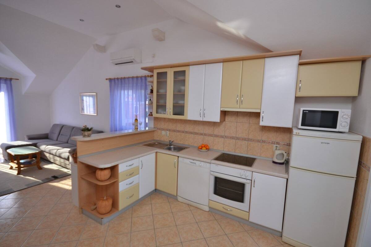Apartamento, várias camas | Cozinha privada | Geladeira, cooktop, talheres/pratos/utensílios de cozinha