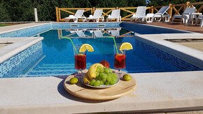 Casa, várias camas | Piscina exterior | Piscina exterior 