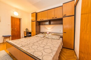 Apartamento, 1 cama de casal e sofá-cama | Wi-fi grátis, roupa de cama fornecida