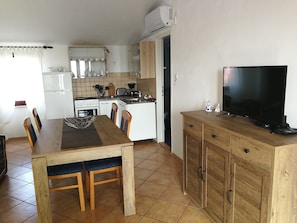 Apartamento, várias camas | Cozinha privada | Um forno, uma placa de cozinha, utensílios de cozinha