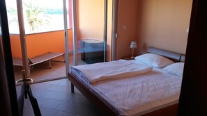 Apartamento, várias camas | Cozinha privada | Um forno, uma placa de cozinha, uma máquina de lavar louça 