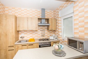 Apartamento, 2 camas de casal | Cozinha privada | Uma placa de cozinha, utensílios de cozinha