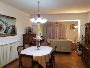 Apartamento, 2 camas de casal | Cozinha privada | Uma placa de cozinha, uma máquina de lavar louça, utensílios de cozinha 