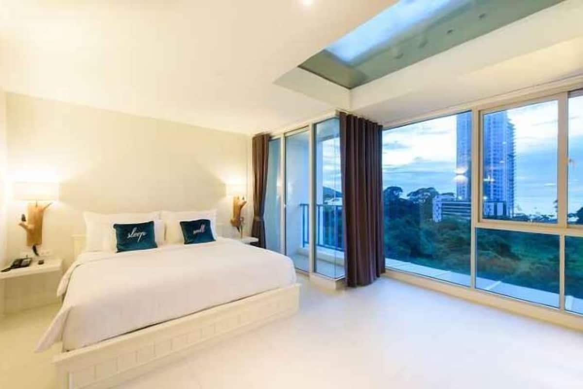 Cofres nos quartos, escrivaninha, cortinas blackout, Wi-Fi de cortesia