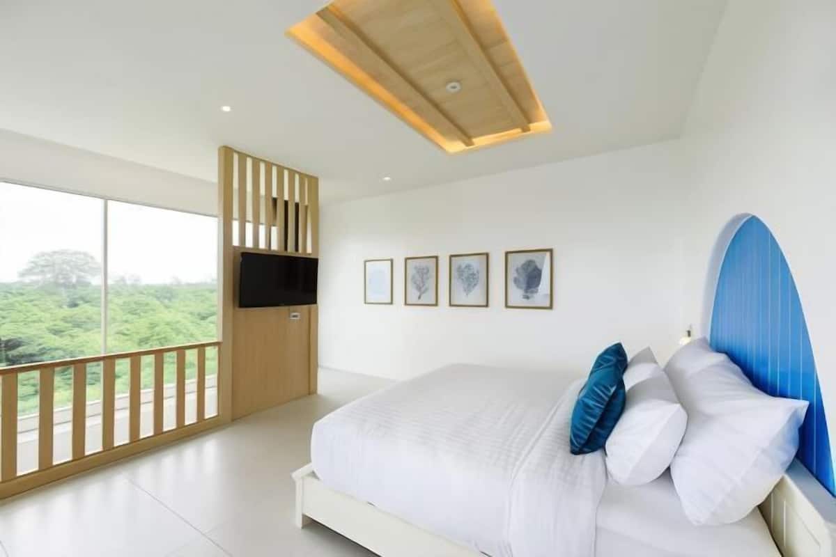 Cofres nos quartos, escrivaninha, cortinas blackout, Wi-Fi de cortesia