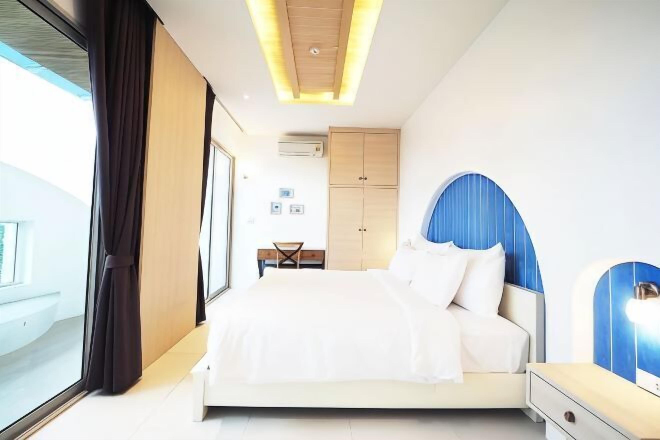 Cofres nos quartos, escrivaninha, cortinas blackout, Wi-Fi de cortesia