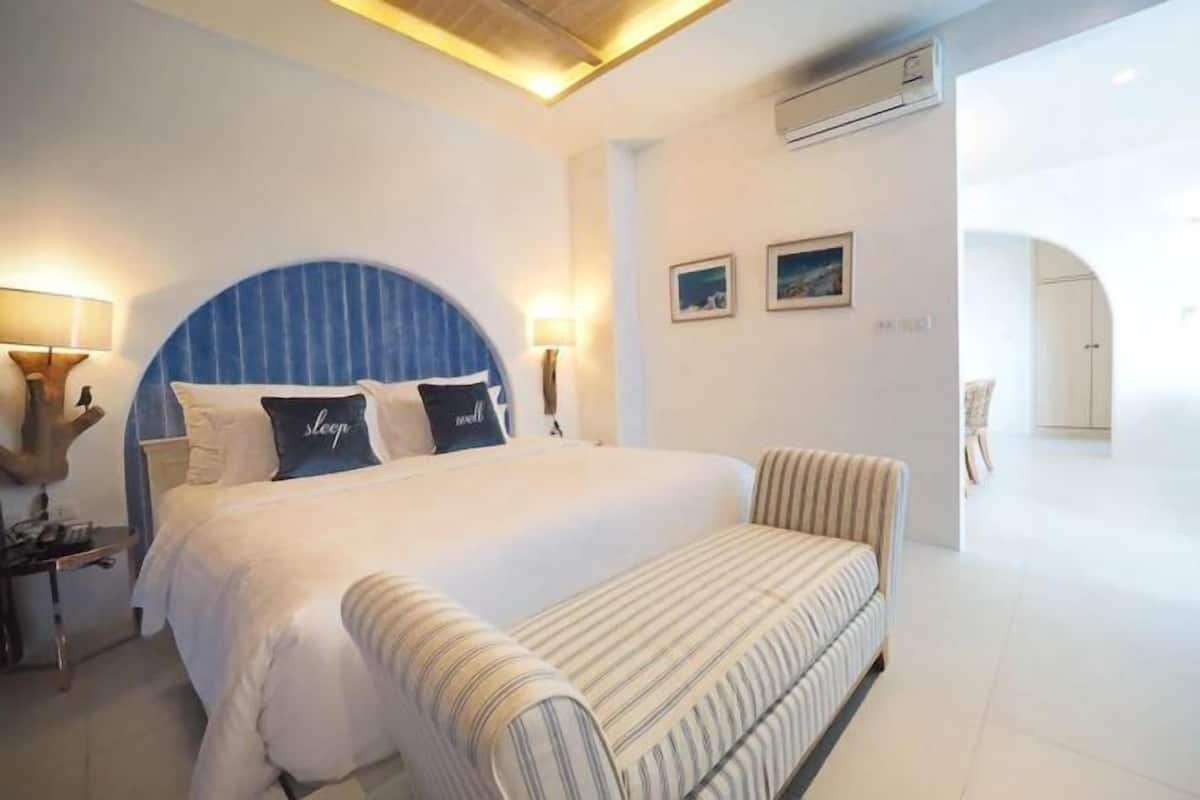 Cofres nos quartos, escrivaninha, cortinas blackout, Wi-Fi de cortesia