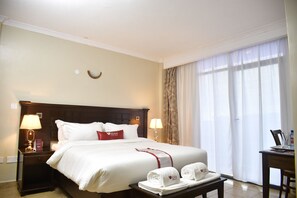 Quarto Executivo | Com decoração personalizada, com mobília individualizada, secretária 