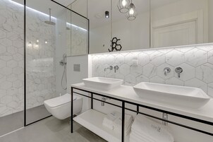 Apartamento Deluxe, 2 quartos | Roupa hipoalergénica, quartos insonorizados, Wi-fi grátis 
