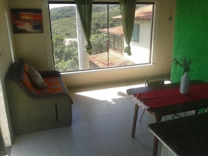 Casa Básica, vista parcial para o oceano | Sala de estar