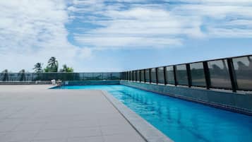 Suíte luxo, vista para o mar | Piscina | Piscina externa