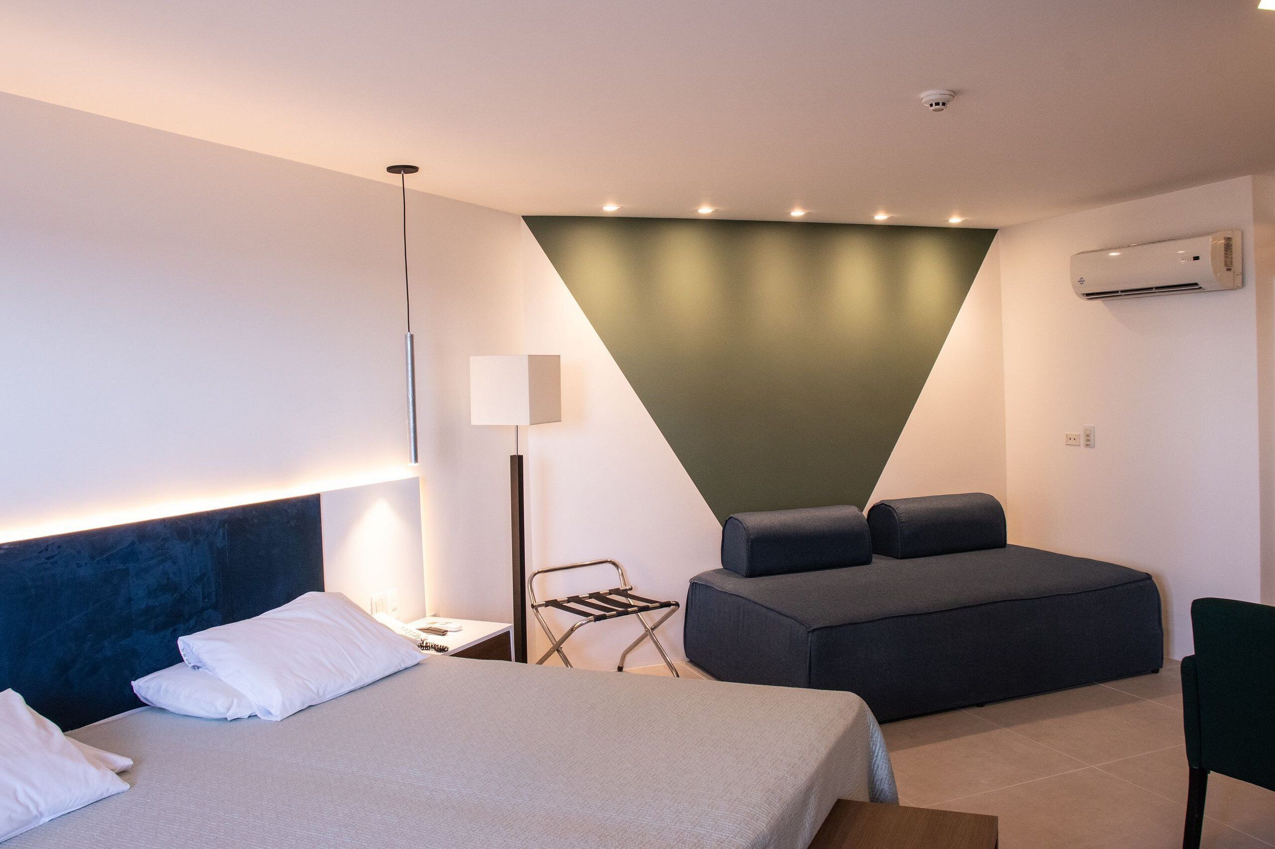 Apartamento Tradicional, 1 cama king-size e sofá-cama, terraço, vista para o mar | Cofre com capacidade para portátil, cortinas/cortinados opacos 