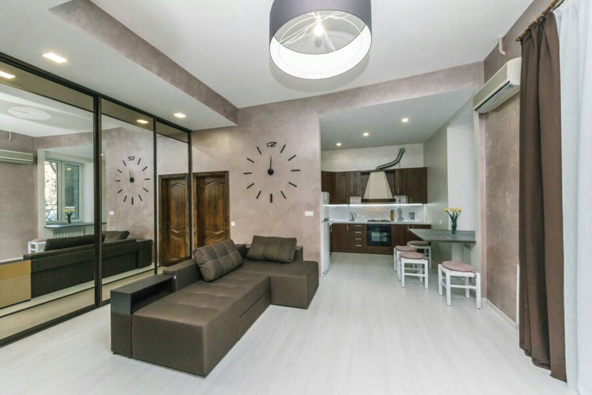 Apartamento Deluxe, 1 cama king-size e sofá-cama, Vista para a cidade | Sala de estar