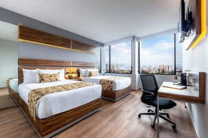 Quarto Standard, 2 camas de casal, não fumadores | Camas de colchão pillowtop, cofre no quarto, secretária 