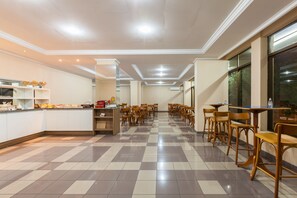 Pequeno-almoço tipo buffet diário incluído 
