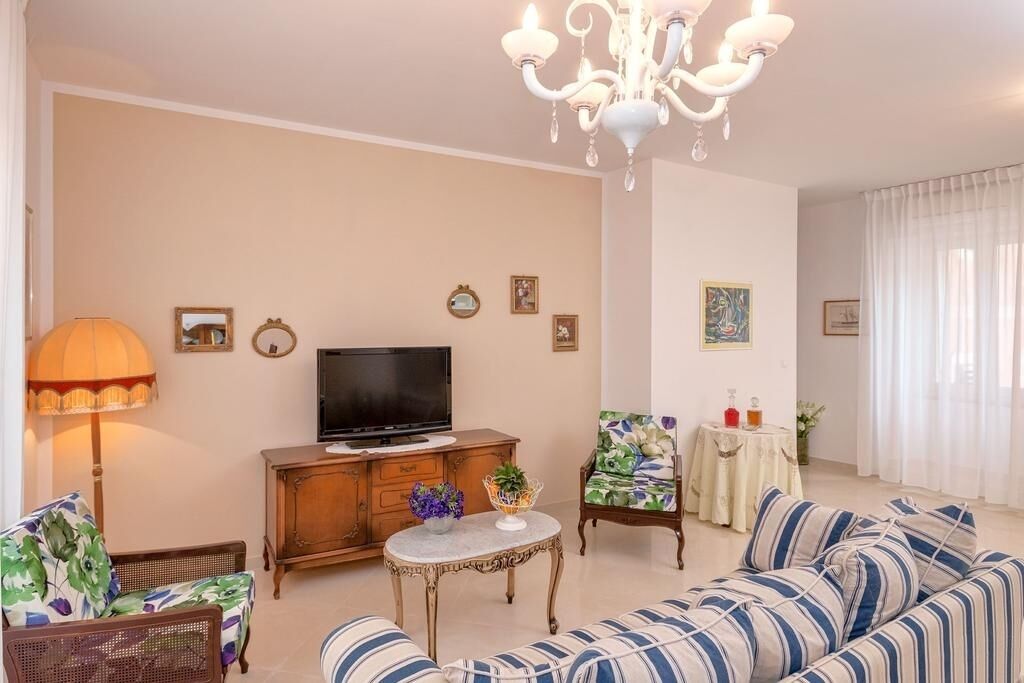 3-zimmer-ferienwohnung Mit Balkon Und Meerblick Jelsa, Hvar (A-2067-c) - Jelsa