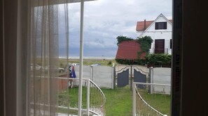 Casa Básica, vista para a praia | Terraço/pátio interior