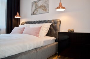 Apartamento Deluxe, 1 quarto, cozinha, vista para o rio | 1 quarto, roupa de alta qualidade, edredões de penas 