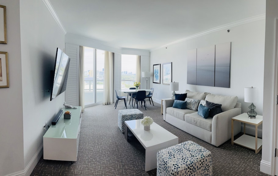 Fontainebleau Tresor Remodeled One-bedroom Suite - Miami Beach, FL