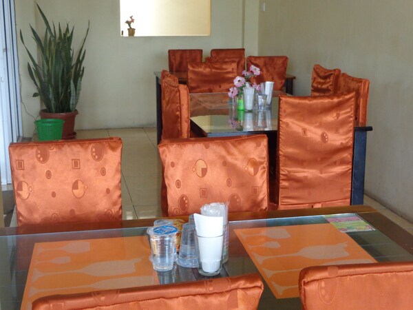 Hotel Musafir Inn - Padang