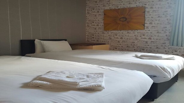 Quarto Twin Standard, casa de banho partilhada | 1 quarto, secretária, Wi-fi grátis 