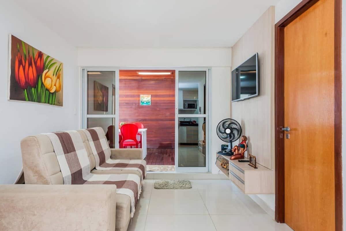 Apartamento, 2 quartos | Área de estar | TV de tela plana