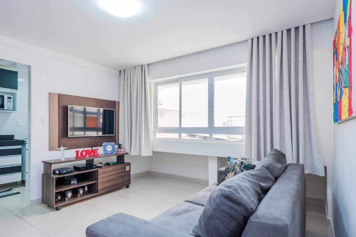 Apartamento, 1 quarto | Área de estar | TV de tela plana